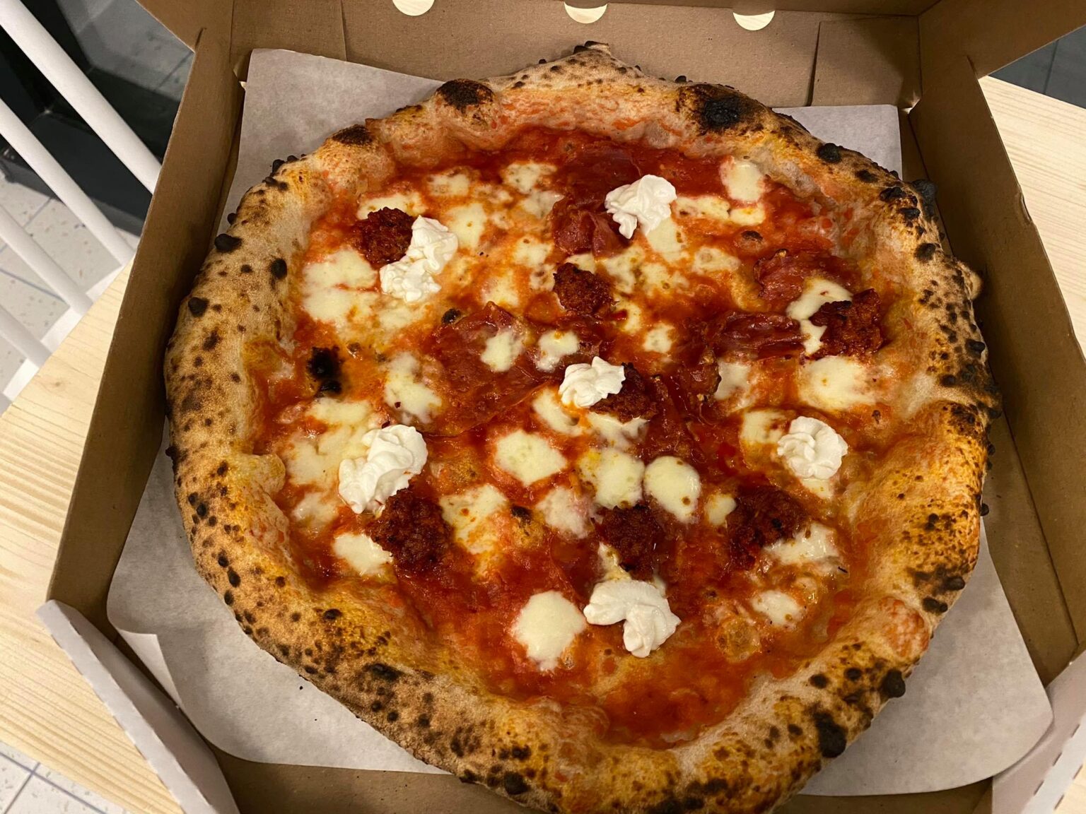Kwadratowy Pies czyli Detroit style pizza w samym cenrum Warszawy!